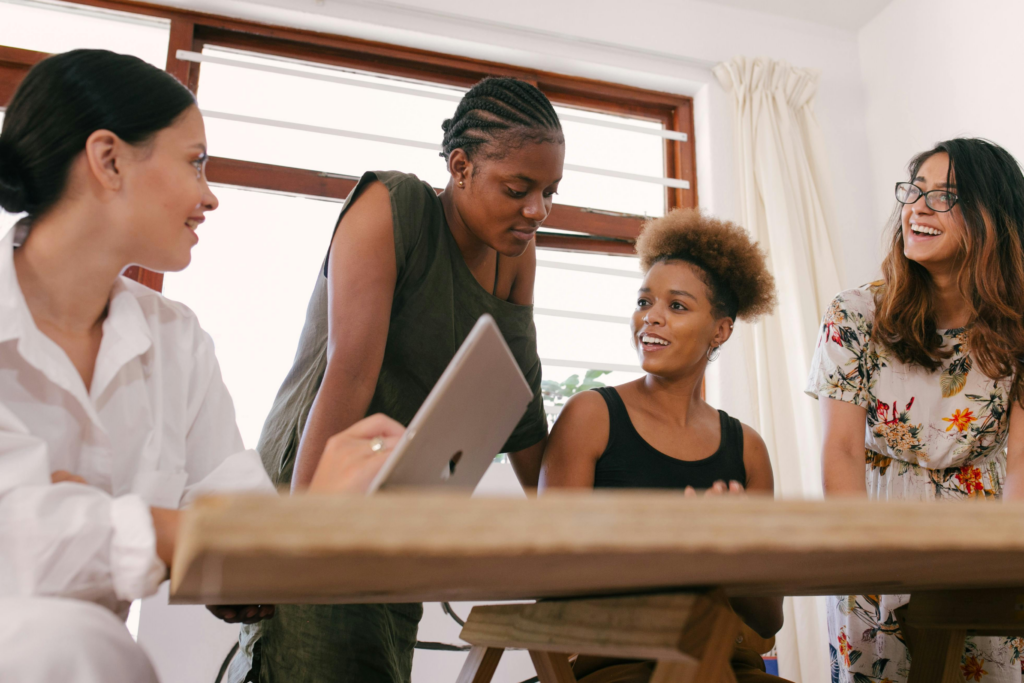 Independent Contractor vs Employee: Risks of Misclassifying - Suna